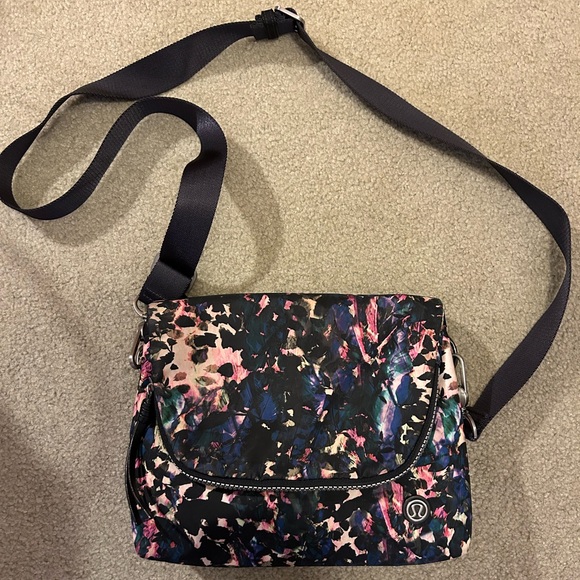 lululemon athletica | Bags | Lululemon Party Om Bag Floral Backdrop ...